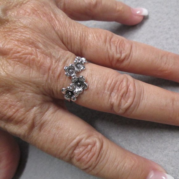 sterling ring | Jewelry | Dainty 925 Sterling Silver Flower Ring ...